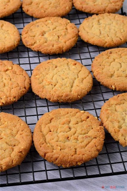 Peanut Butter Cookies - Soft, chewy, and crinkly on top! - Chef Lola's ...