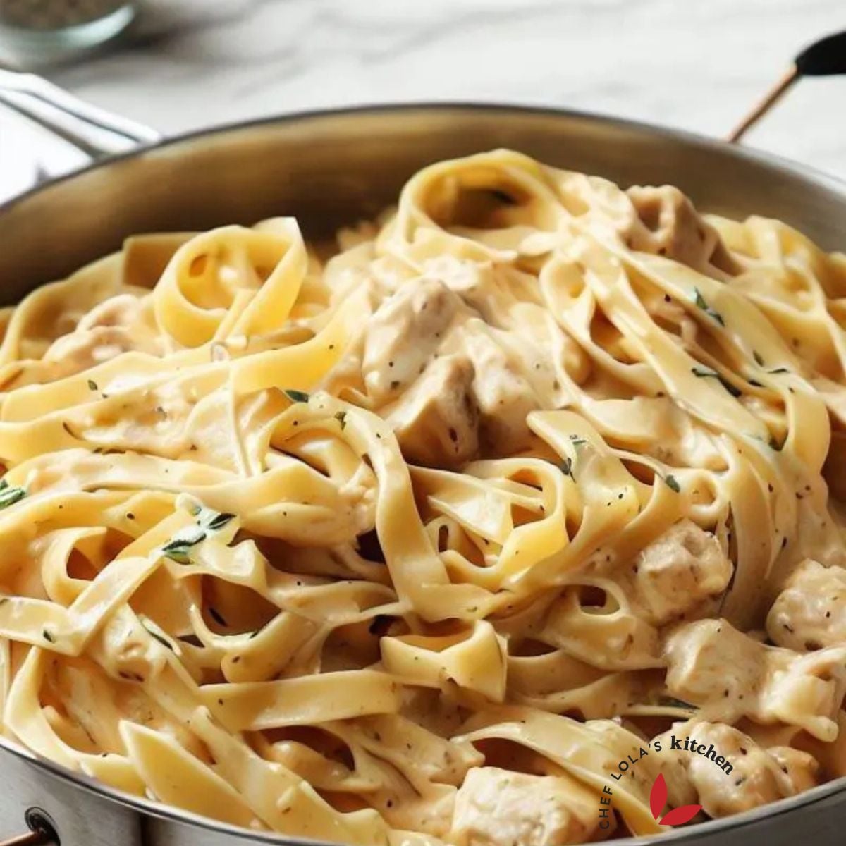 One Pot Creamy Chicken Alfredo Recipe - Chef Lola's Kitchen